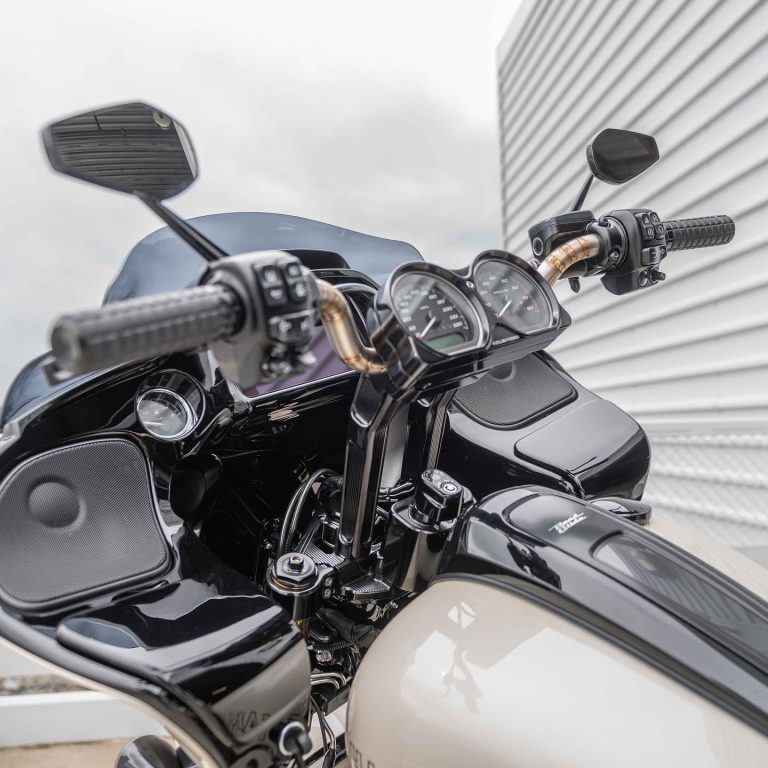 Road Glide ST / Arlen Ness（アレンネス） – ハーレー・カスタム・ワールド [HARLEY CUSTOM WORLD]